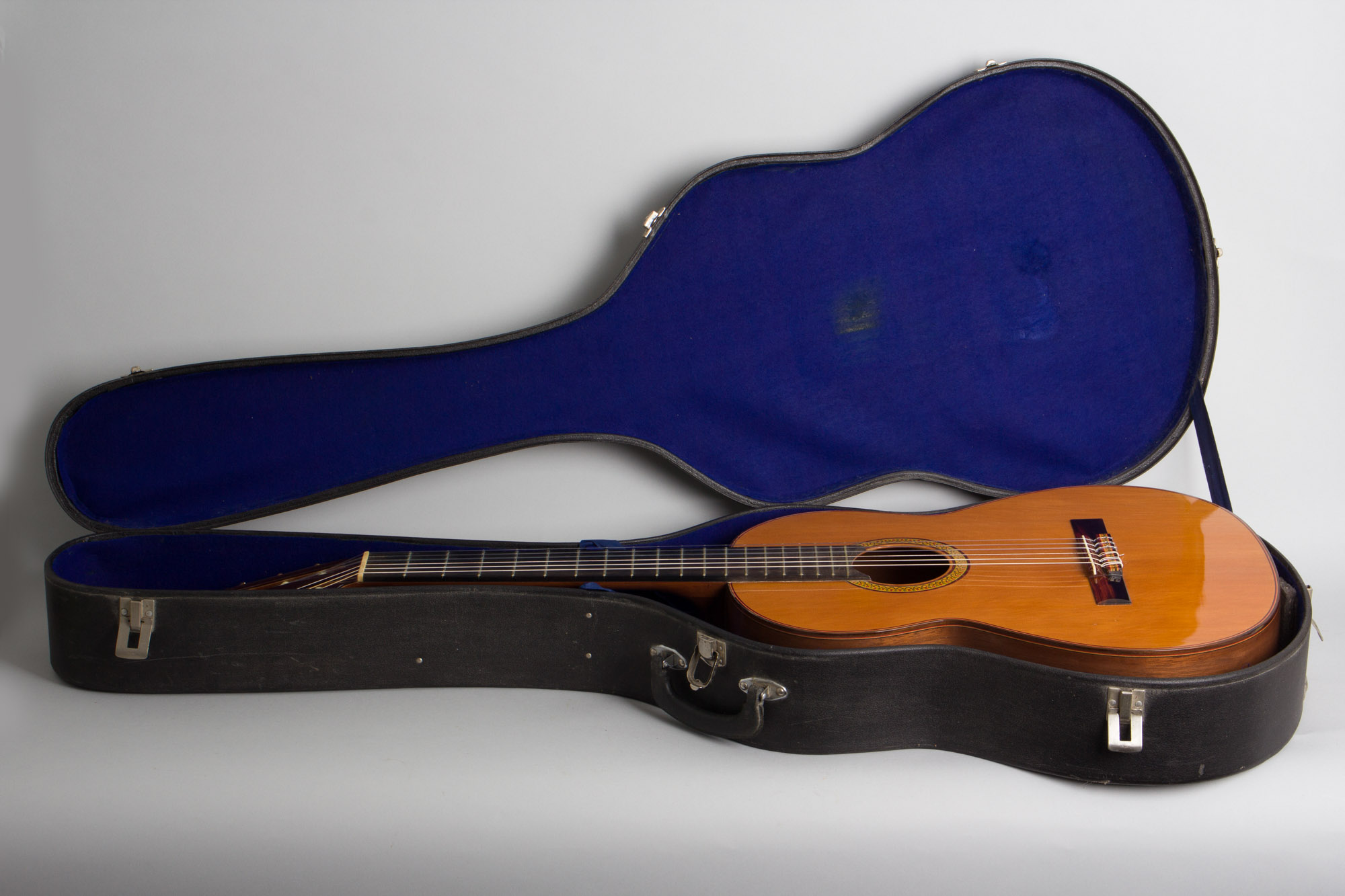 Jose Ramirez R1 Estudio Classical Guitar (1971) | RetroFret