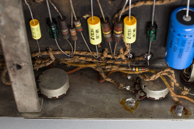 Fender Model 26 Deluxe "Woodie" Tube Amplifier (1946) | RetroFret