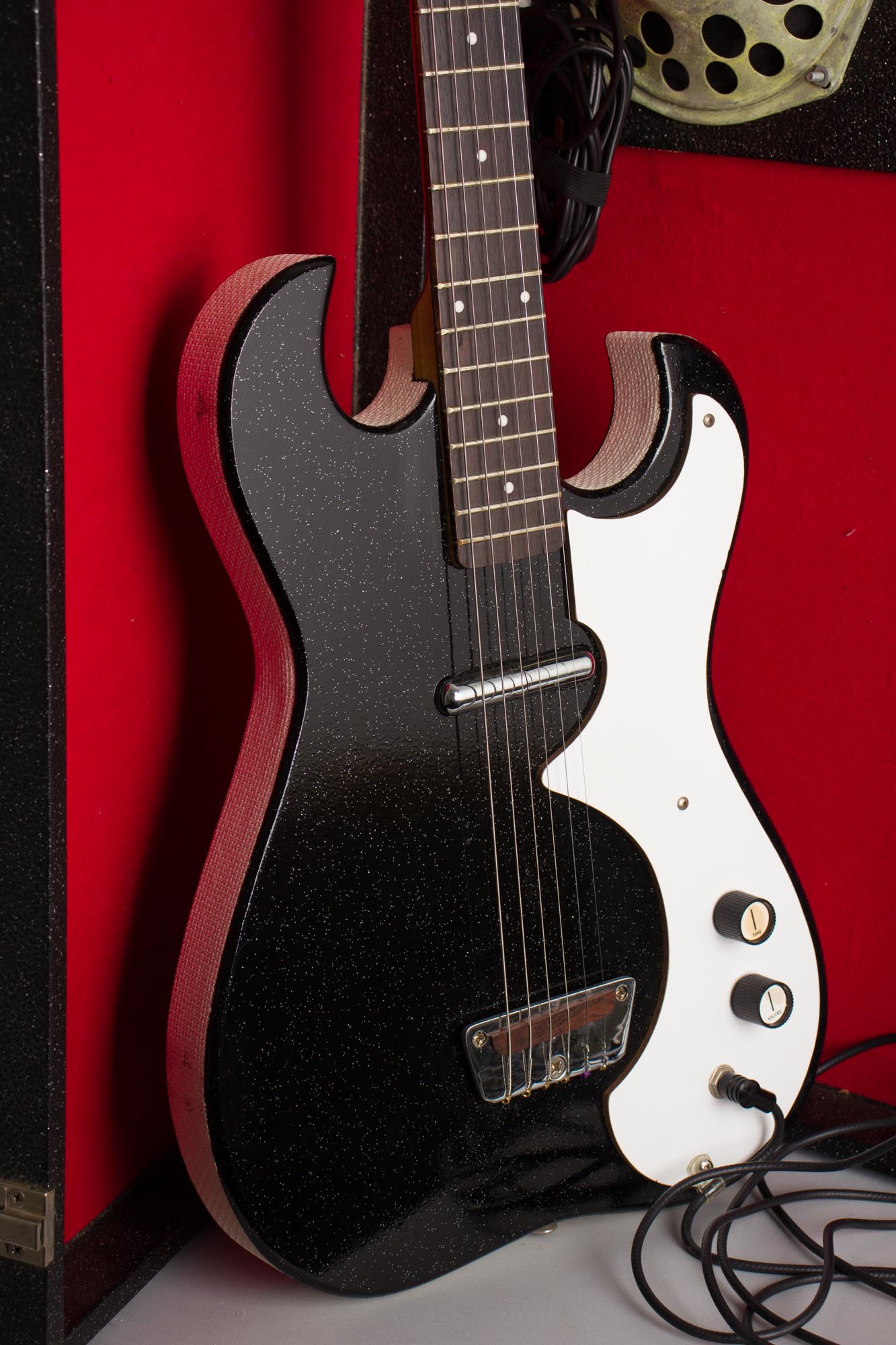 Silvertone Model 1448 Semi-Hollow Electric Guitar and Amplifier Set ...