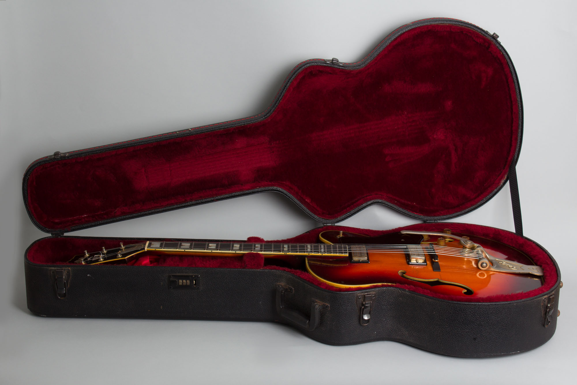 Guild X-500 Stuart Arch Top Hollow Body Electric Guitar (1964) | RetroFret