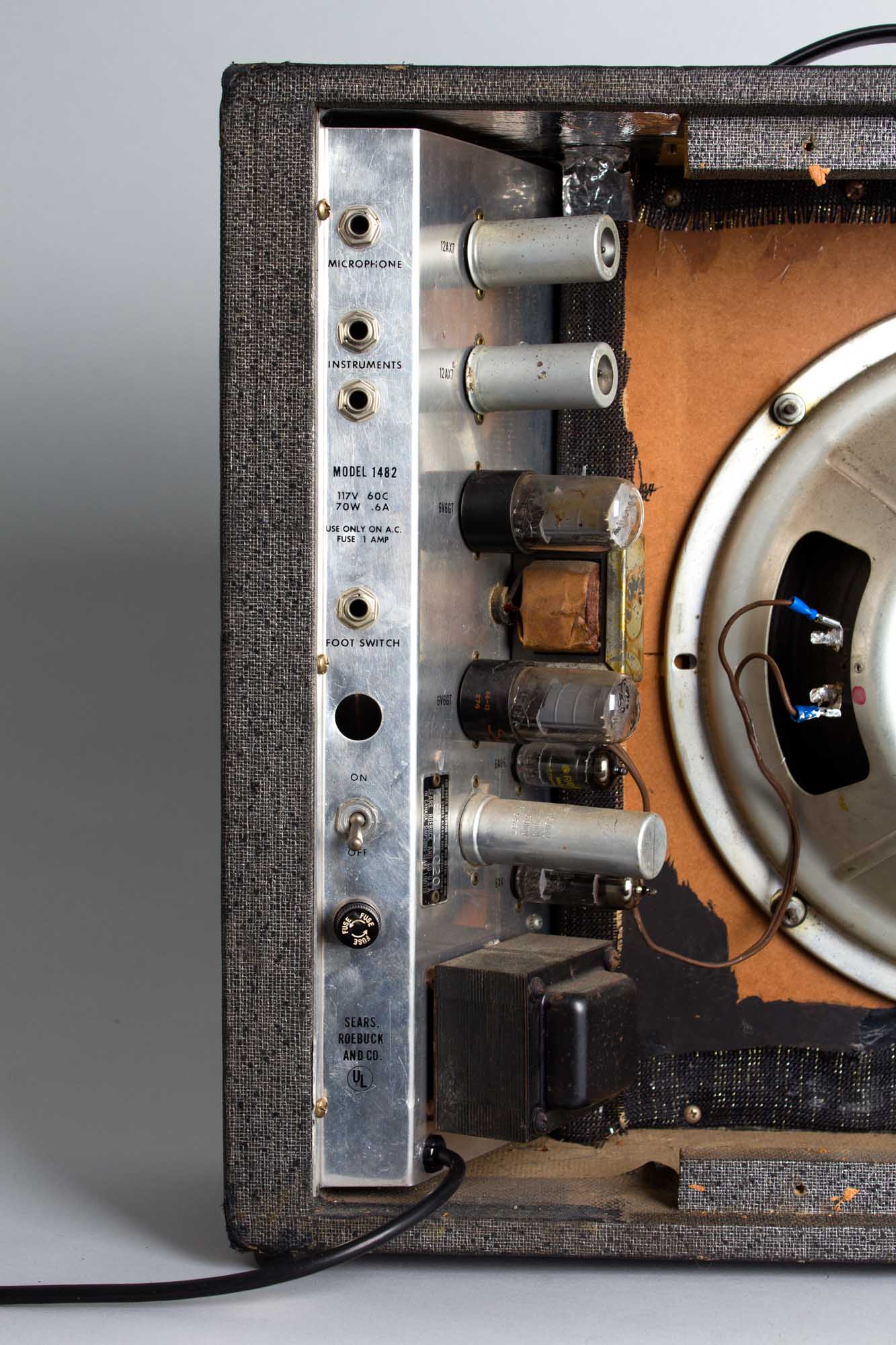 Silvertone Model 1482 Tube Amplifier, made by Danelectro (1965) | RetroFret