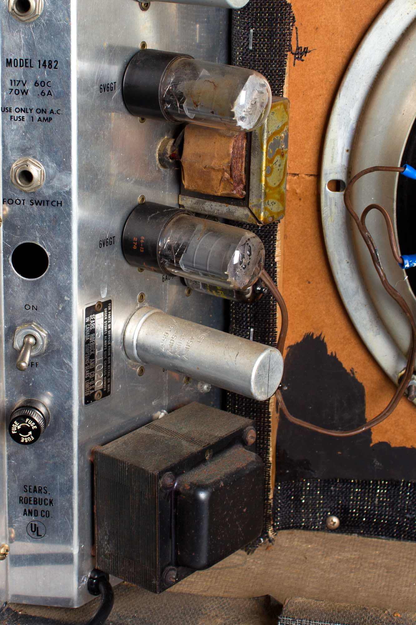 Silvertone Model 1482 Tube Amplifier, made by Danelectro (1965) | RetroFret