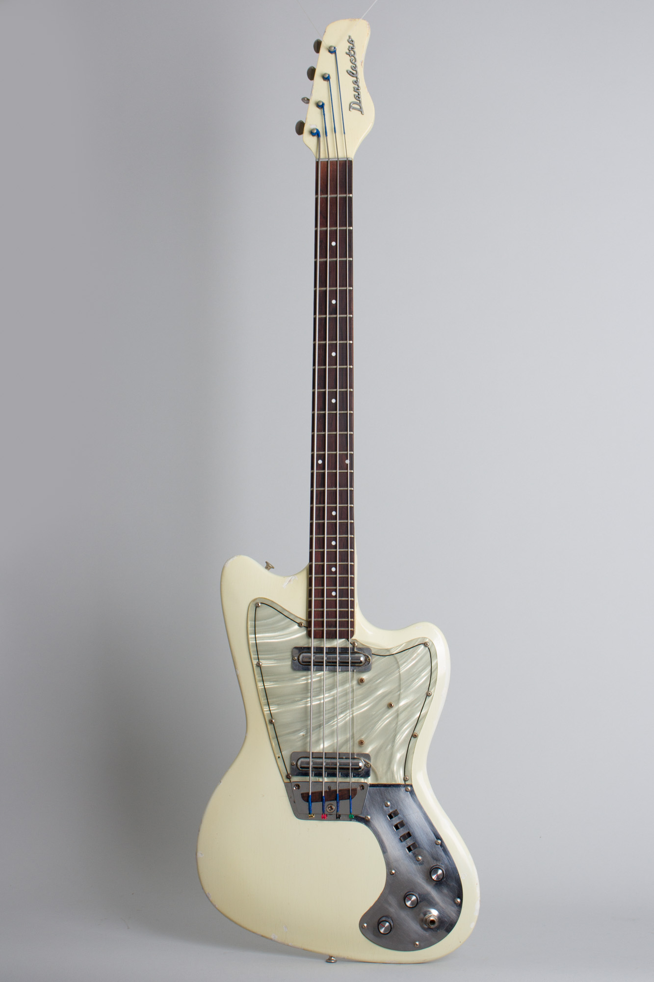 Danelectro Dane D2B4 Solid Body Electric Bass Guitar (1967) | RetroFret