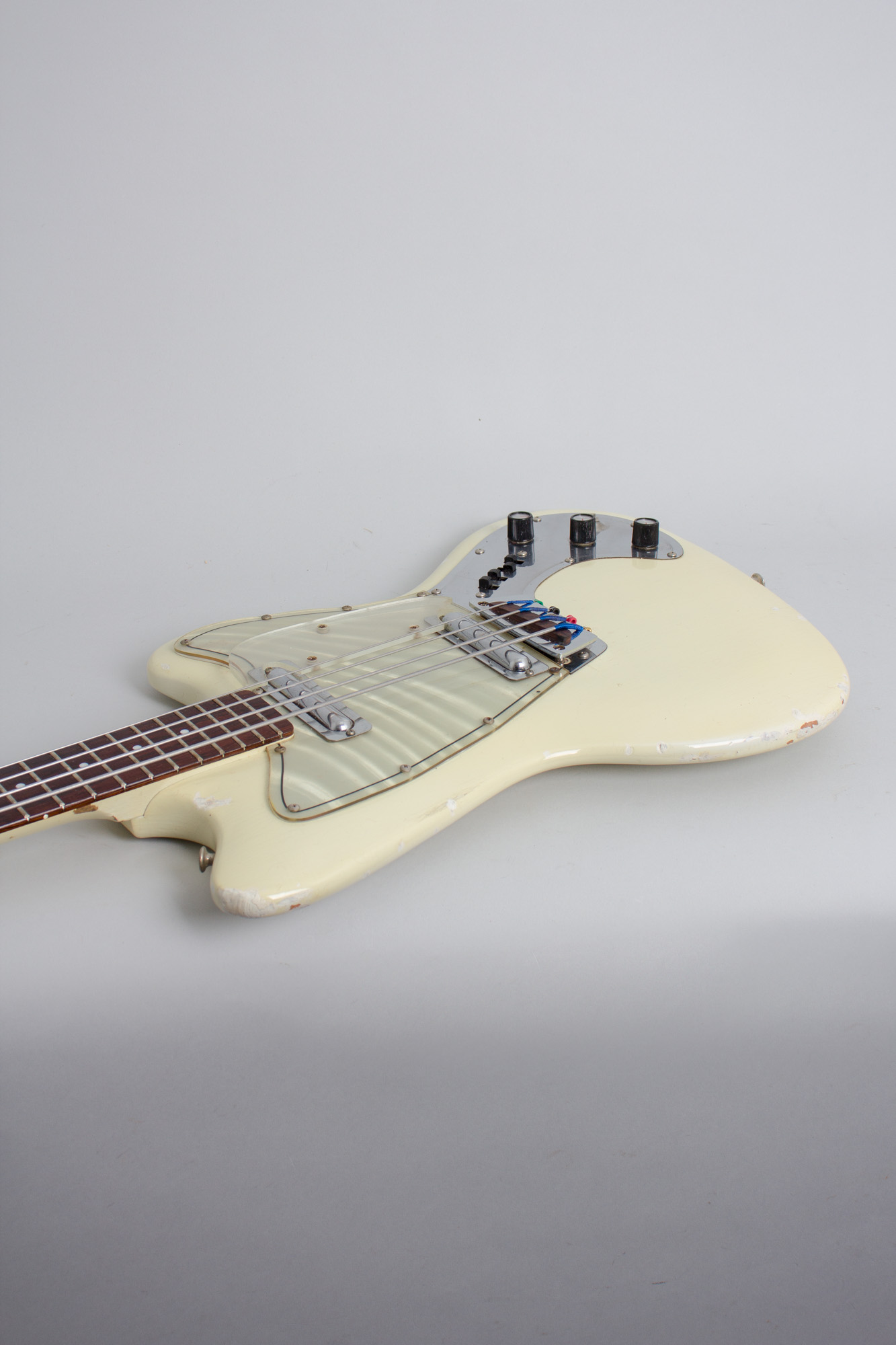 Danelectro Dane D2B4 Solid Body Electric Bass Guitar (1967) | RetroFret