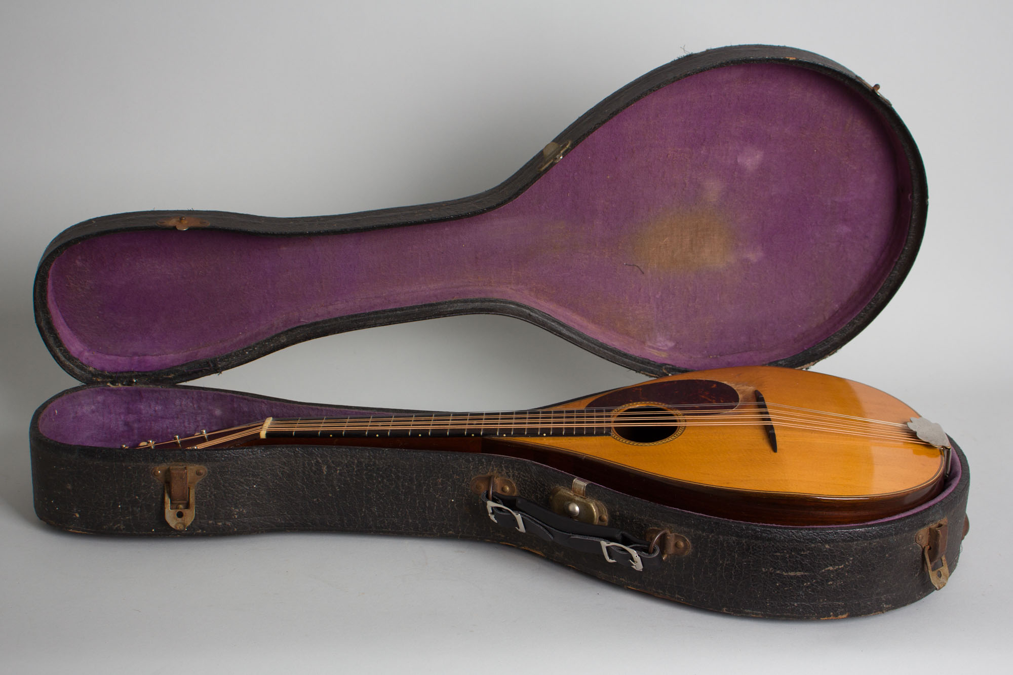 C. F. Martin Style B Flat back, bent top Mandola (1931) | RetroFret