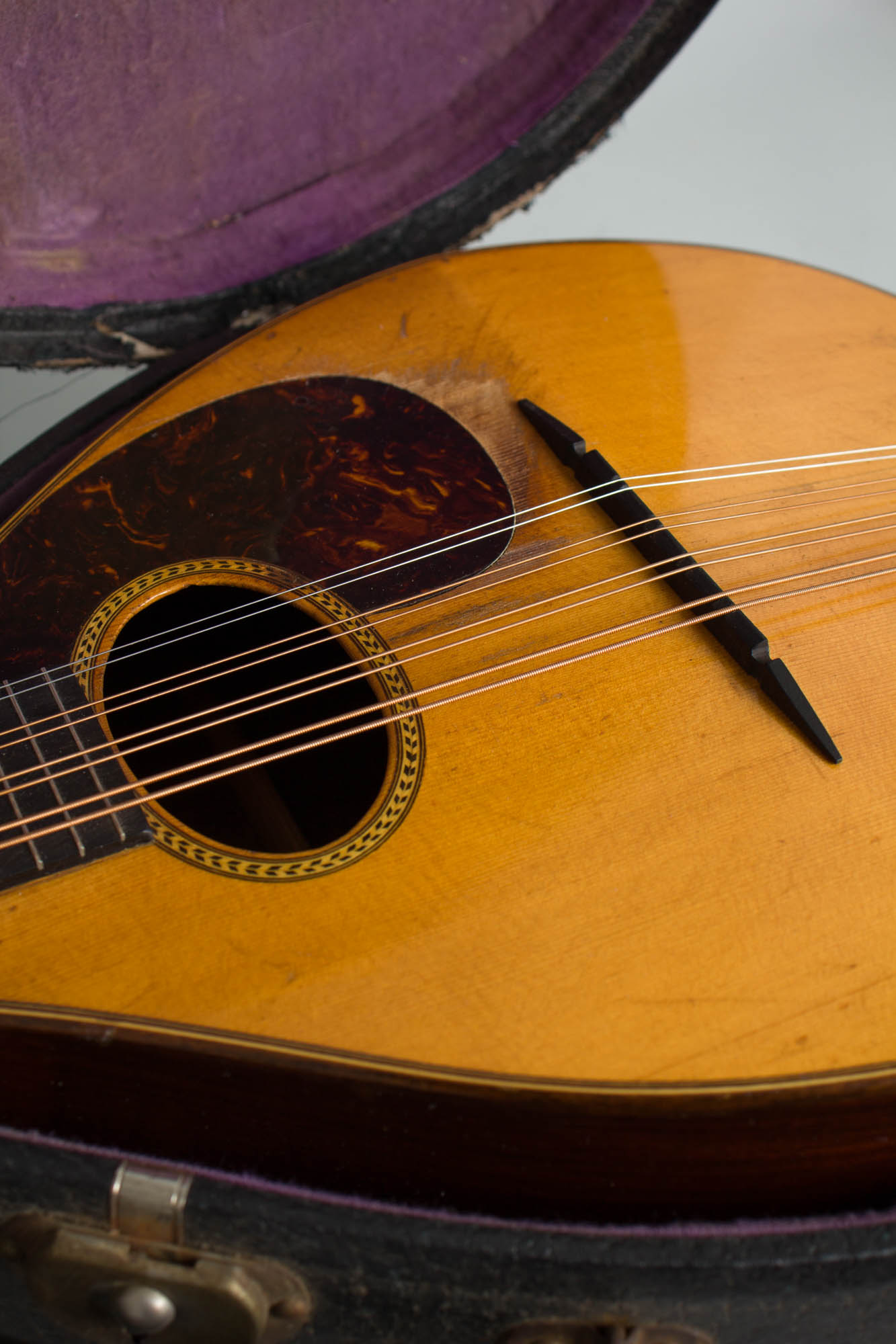 C. F. Martin Style B Flat back, bent top Mandola (1931) | RetroFret
