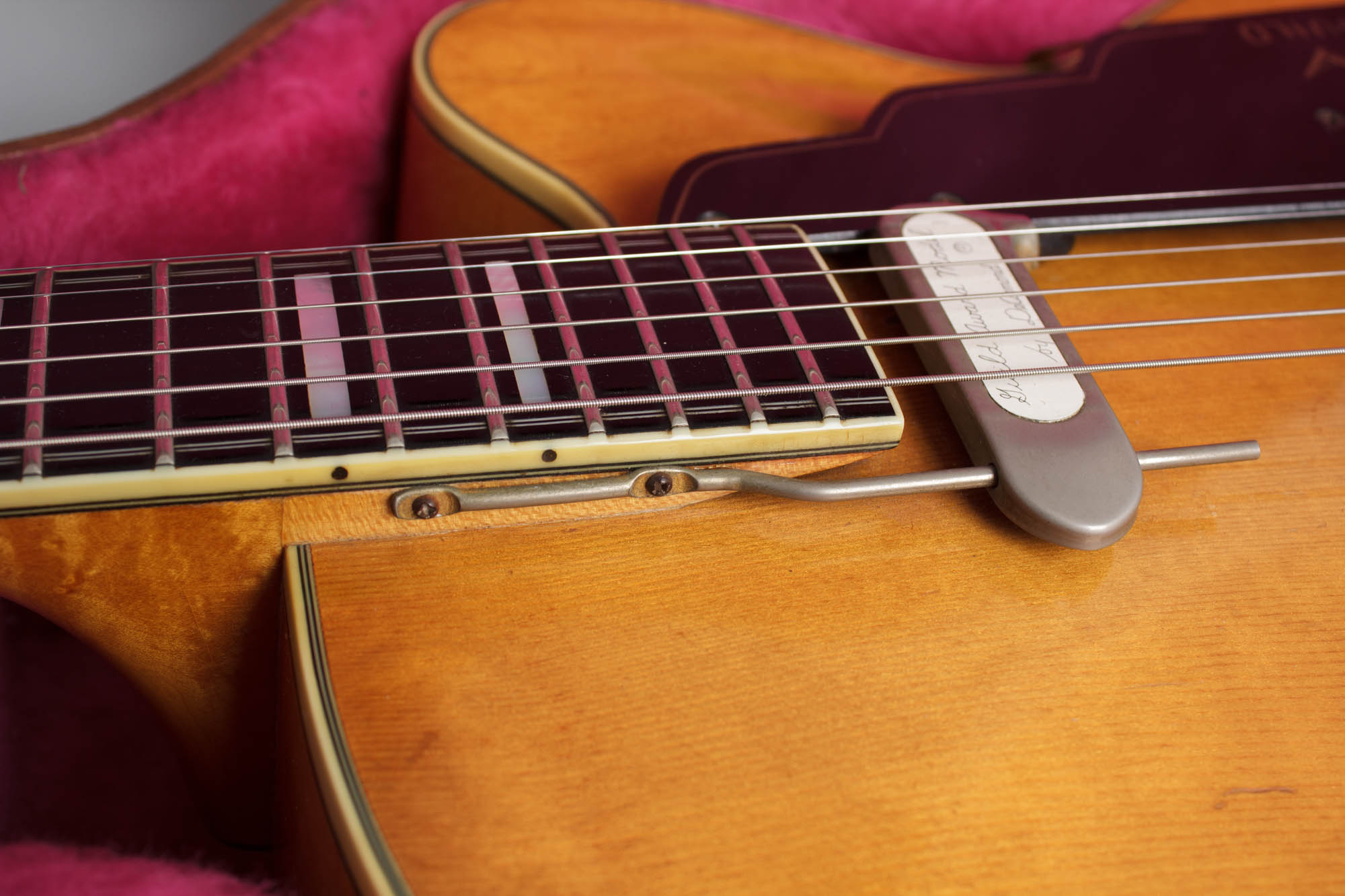 Guild Artist Award B w/floating DeArmond pickup Arch Top Acoustic ...