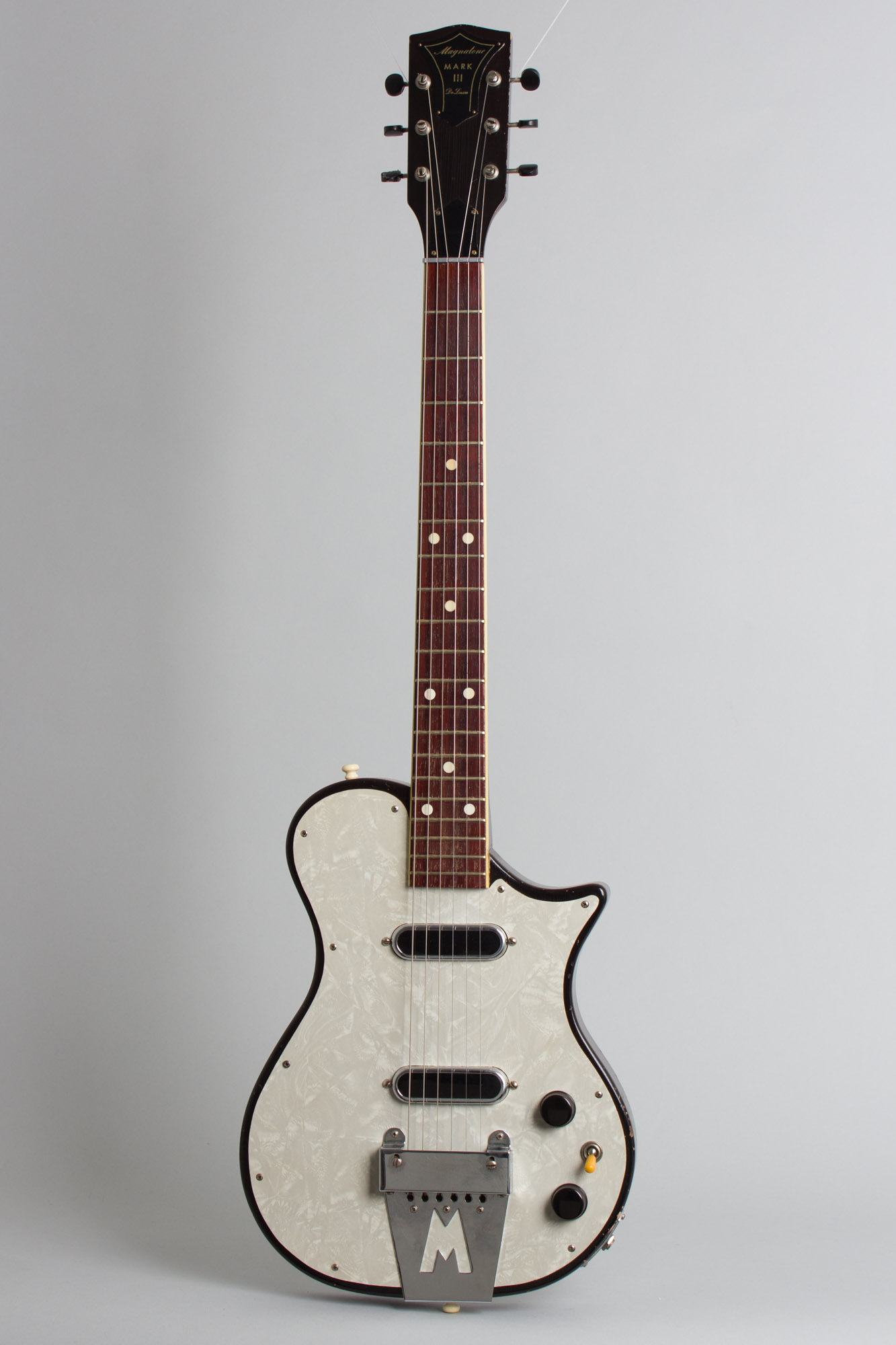 Magnatone Mark III Deluxe Solid Body Electric Guitar (1957) | RetroFret