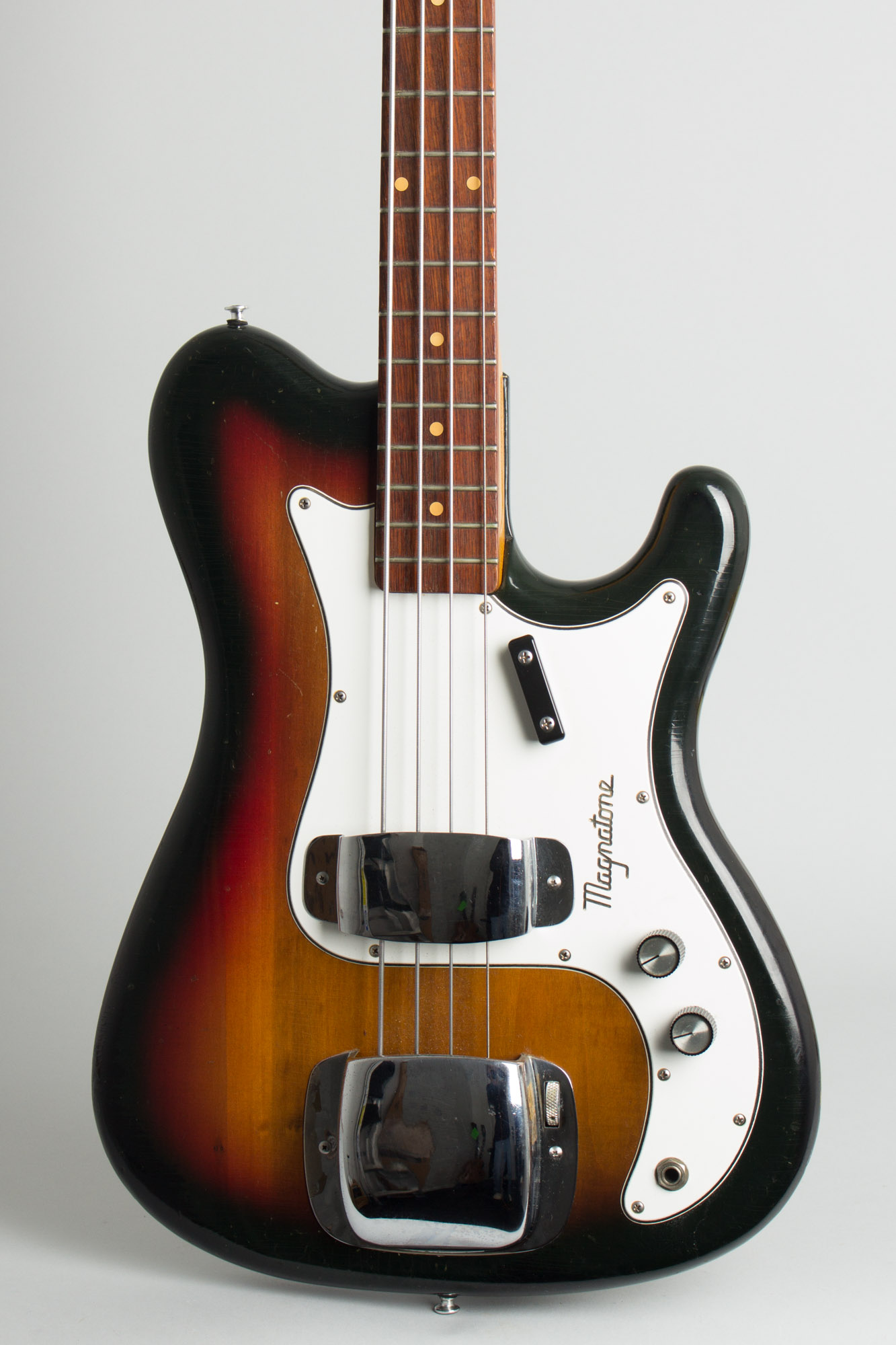 Magnatone Hurricane X-10 Electric Bass Guitar (1965) | RetroFret