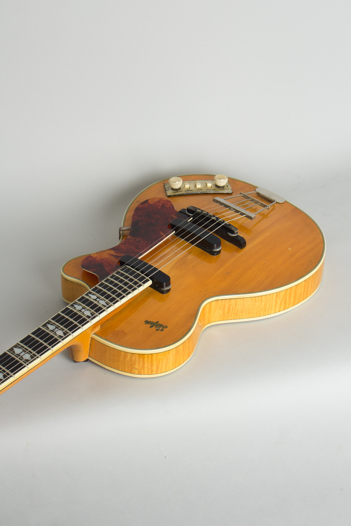 Hofner Club 60 Arch Top Hollow Body Electric Guitar (1959) | RetroFret